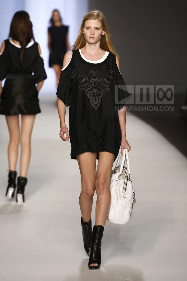 Barbara Bui Ready To Wear Spring Summer 2007 Paris | NOWFASHION
