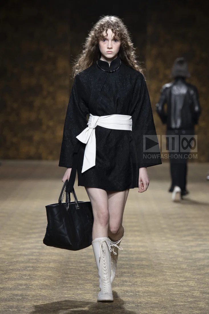 Shiatzy Chen Paris - Ready To Wear Fall Winter 2026 Runway Photo ...