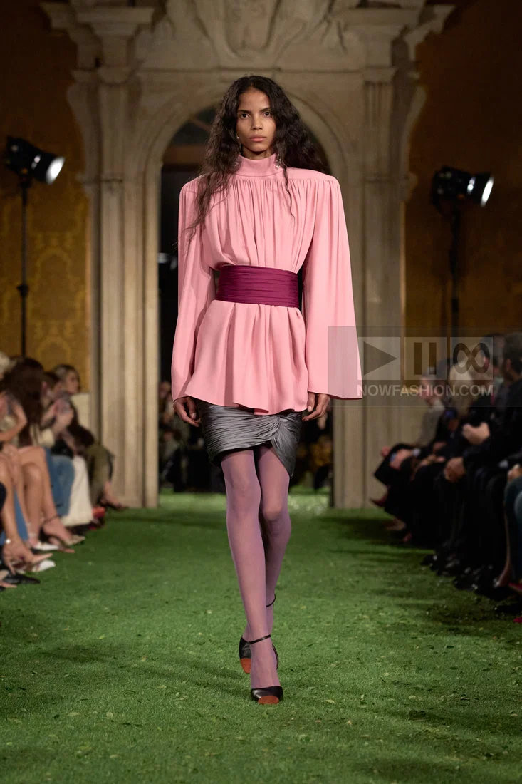 Valentino Paris - Ready To Wear Fall Winter 2026 Runway Photo | NOWFASHION