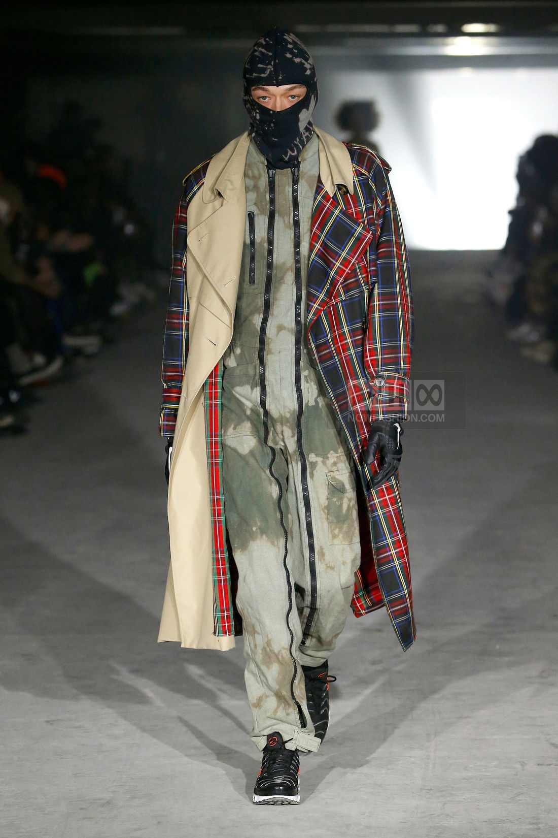 Andrea Crews – NOWFASHION