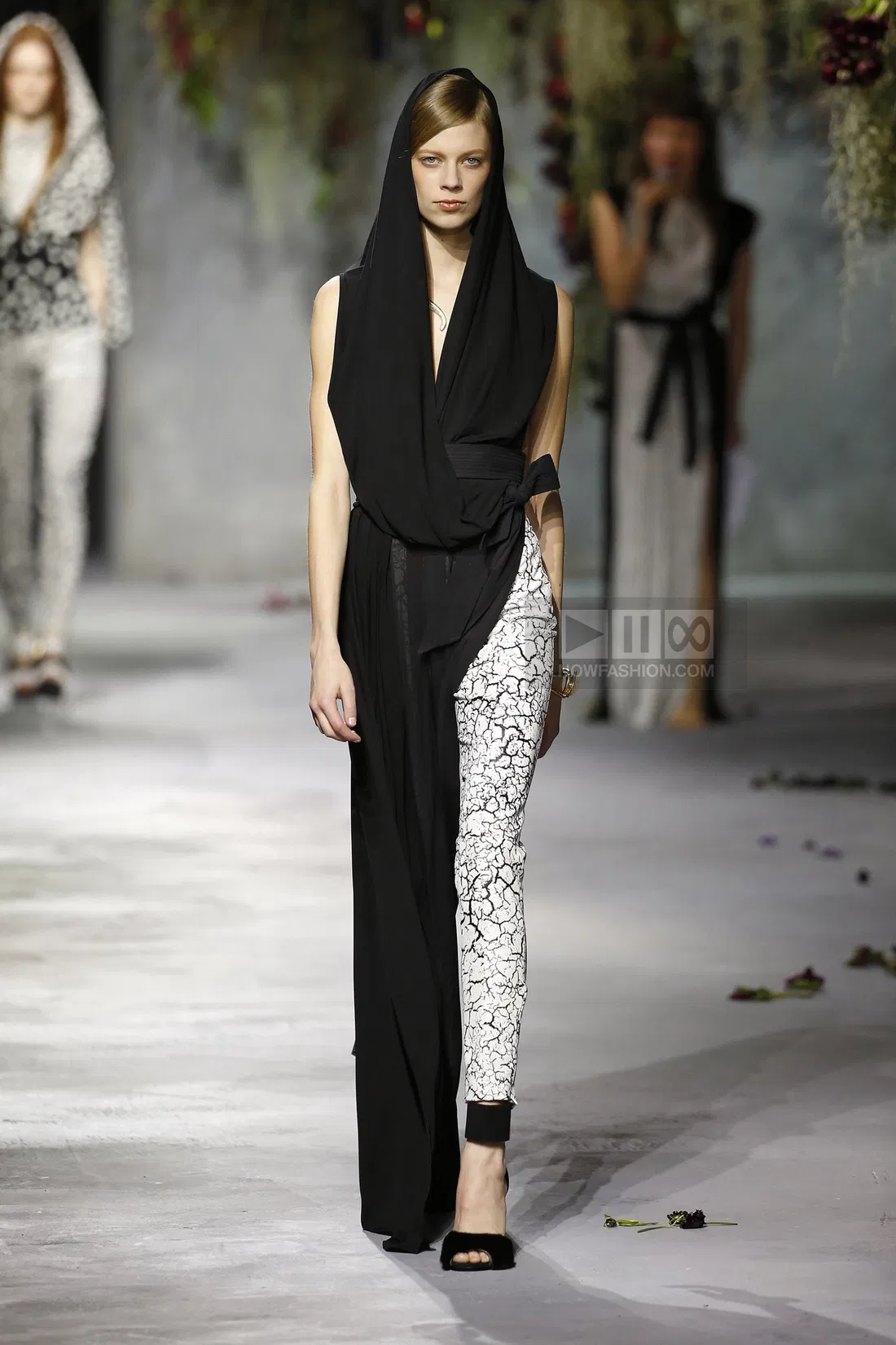 Vionnet Ready To Wear Fall Winter 2015 Paris - NOWFASHION