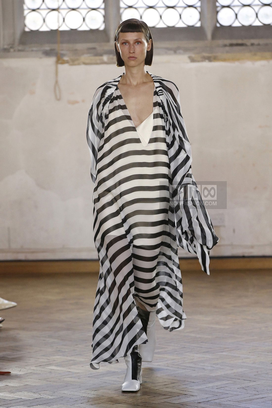 Sharon Wauchob Ready To Wear Fashion Show, Collection Spring Summer ...