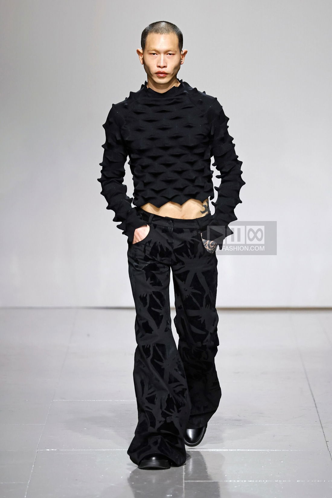 Chet Lo Men & Women Fall Winter 2023 London - NOWFASHION