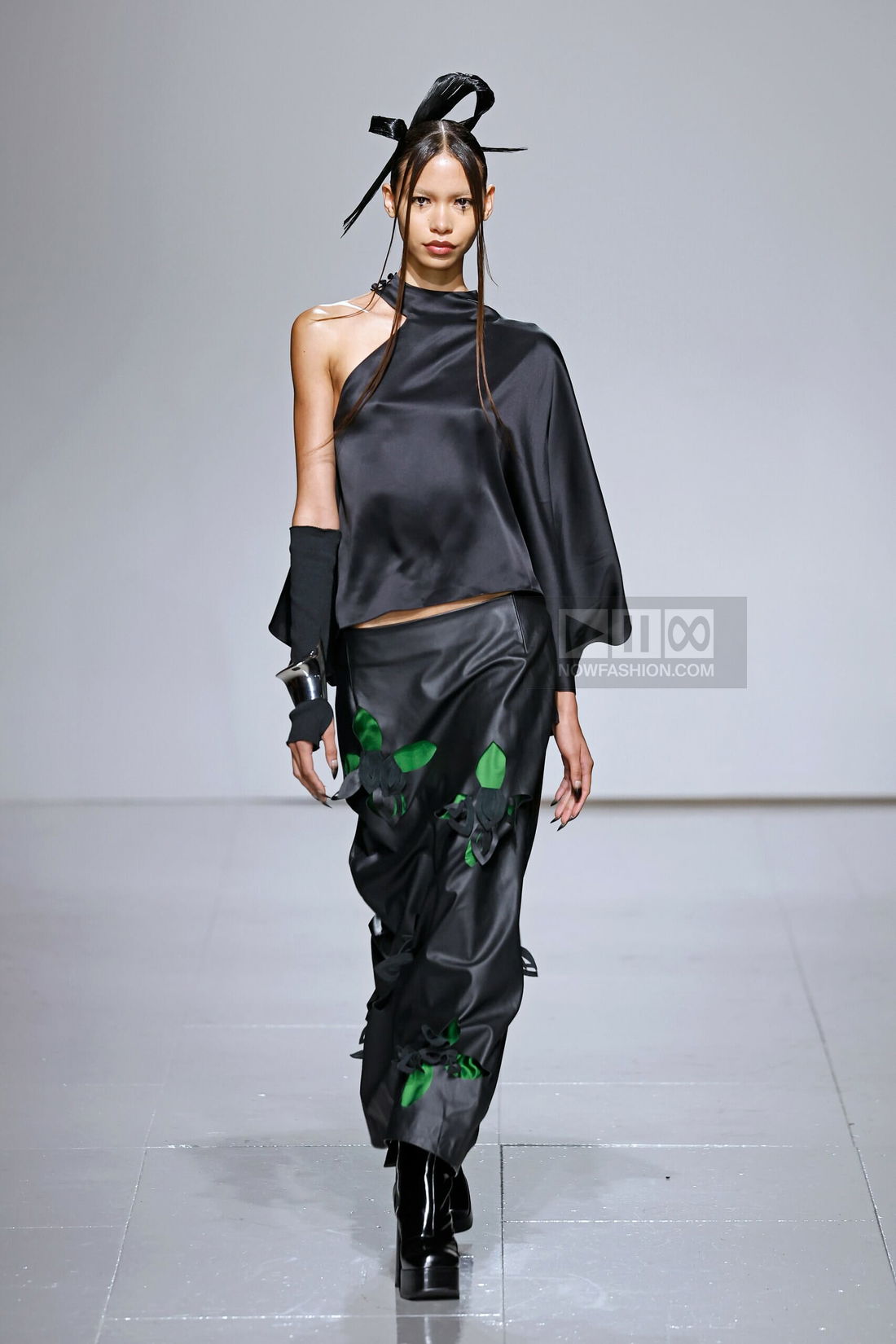 Chet Lo Men & Women Fall Winter 2023 London - NOWFASHION