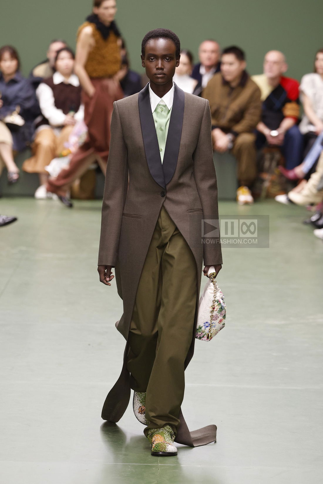 Loewe Fashion show, Runway, Ready To Wear Fall Winter 2024, Paris ...