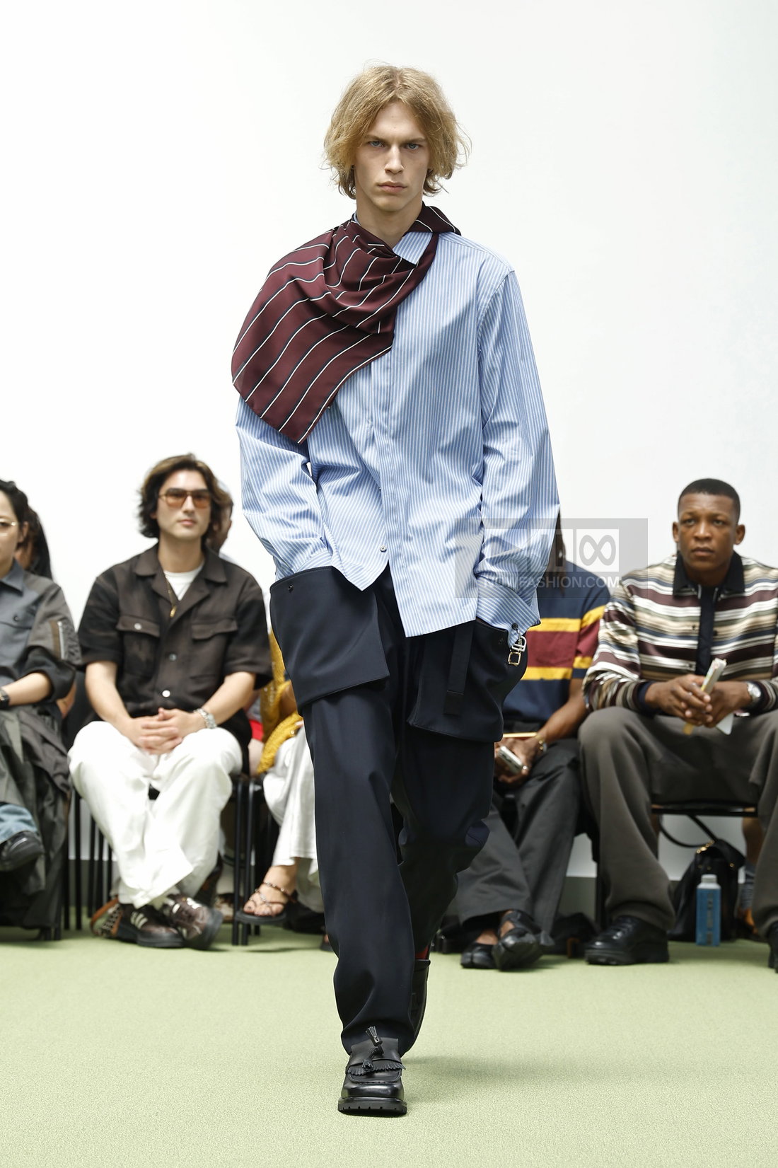 NOWFASHION - THE WORLD’S LARGEST FASHION SHOW RUNWAY IMAGE DATABASE
