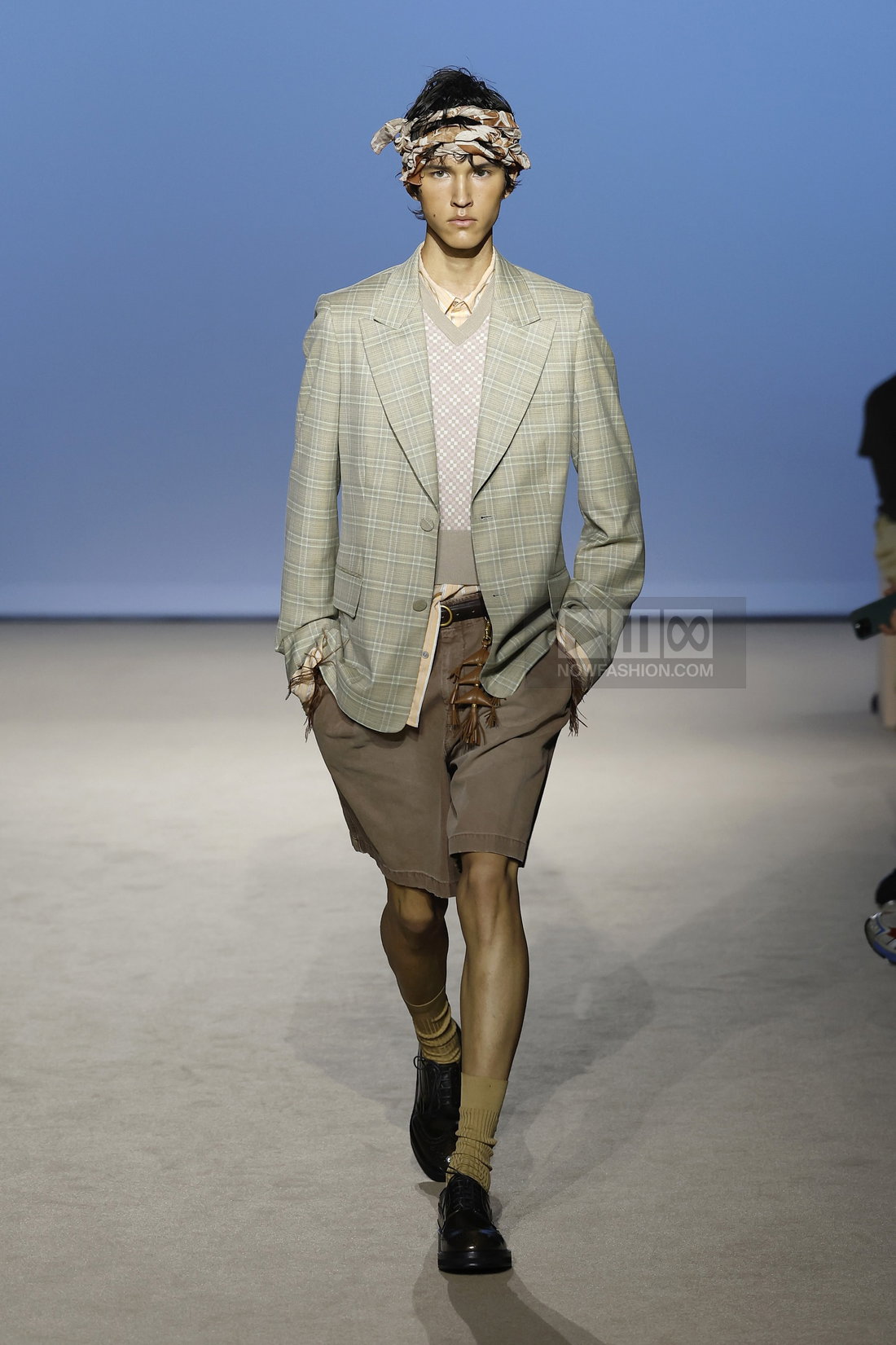 NOWFASHION - THE WORLD’S LARGEST FASHION SHOW RUNWAY IMAGE DATABASE